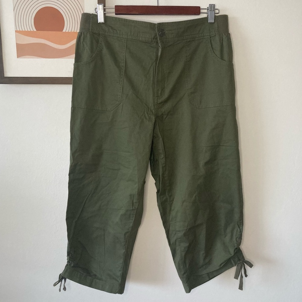 Vintage Olive Green Cargo Pants/Capri’s! - Gem